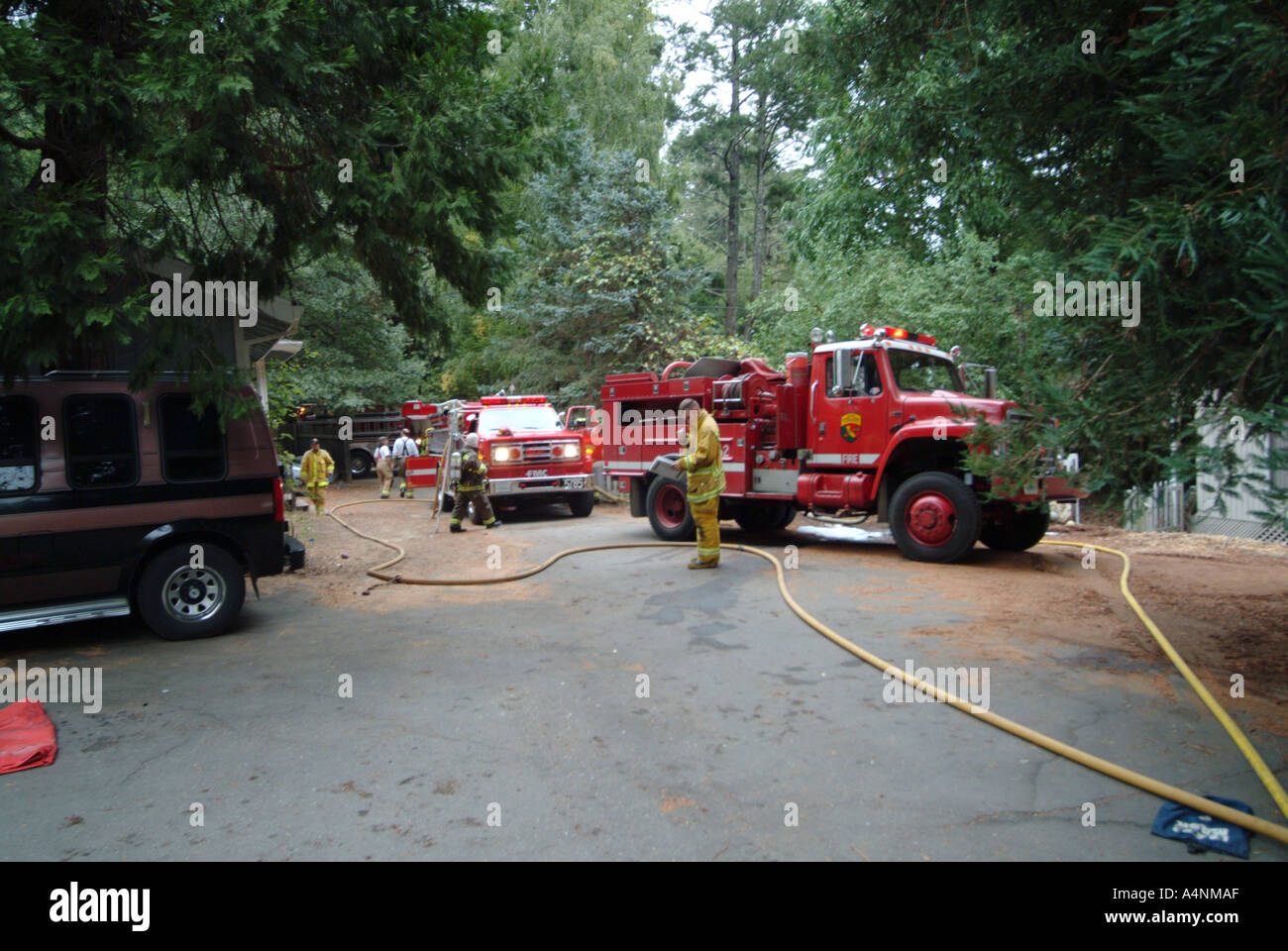 Fire fighters from several agencies fight a structure fire on Dupont ...