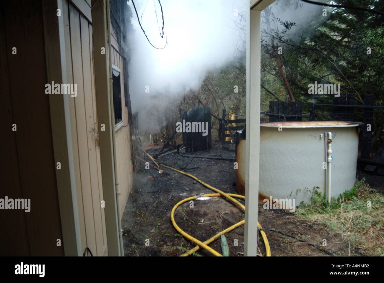 Fire fighters from several agencies fight a structure fire on Dupont ...
