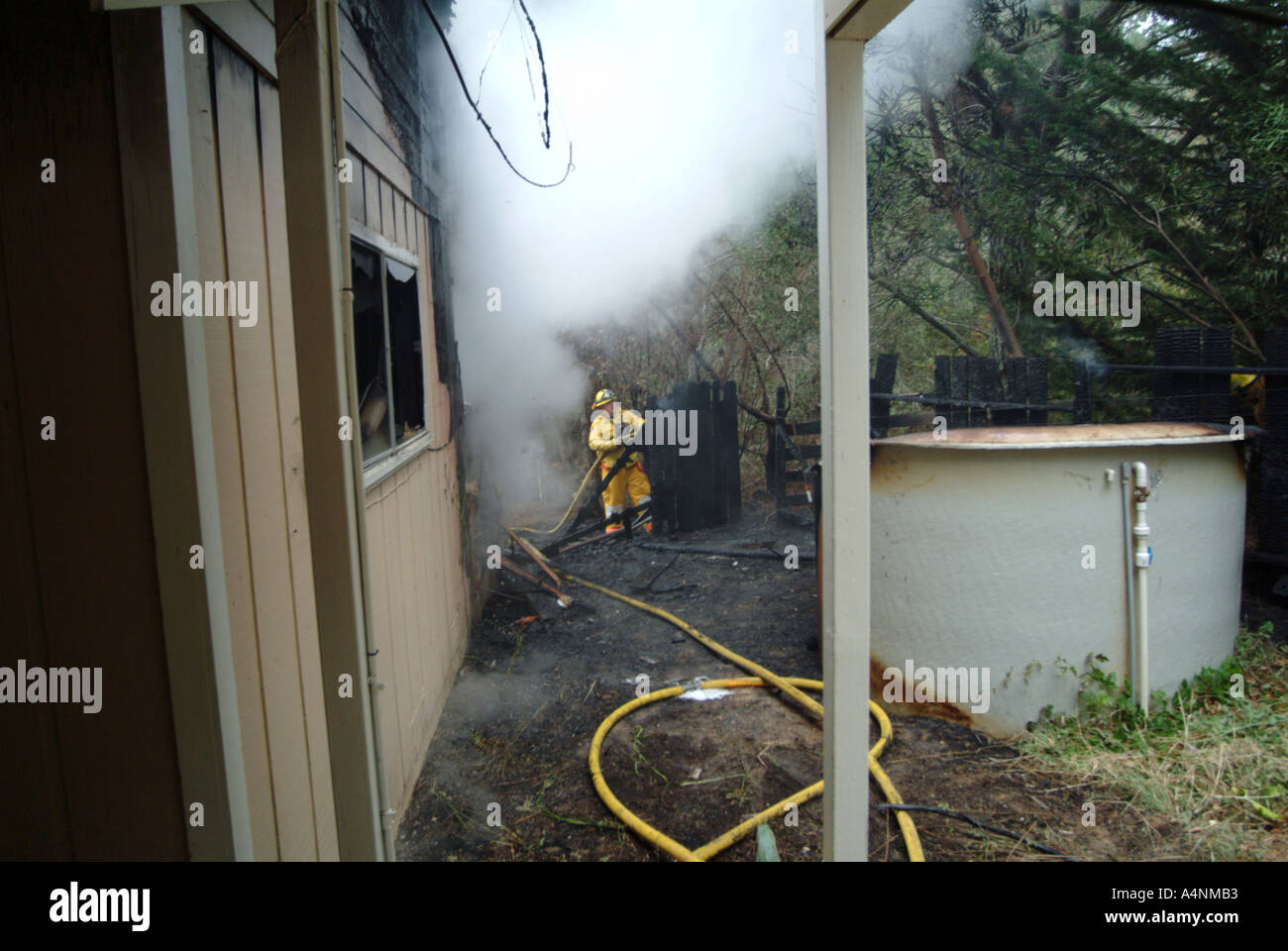 Fire fighters from several agencies fight a structure fire on Dupont ...