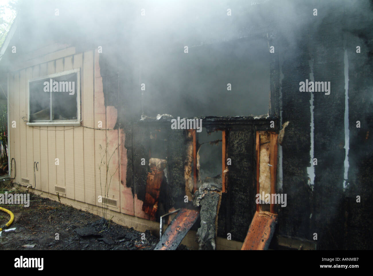 Fire fighters from several agencies fight a structure fire on Dupont ...