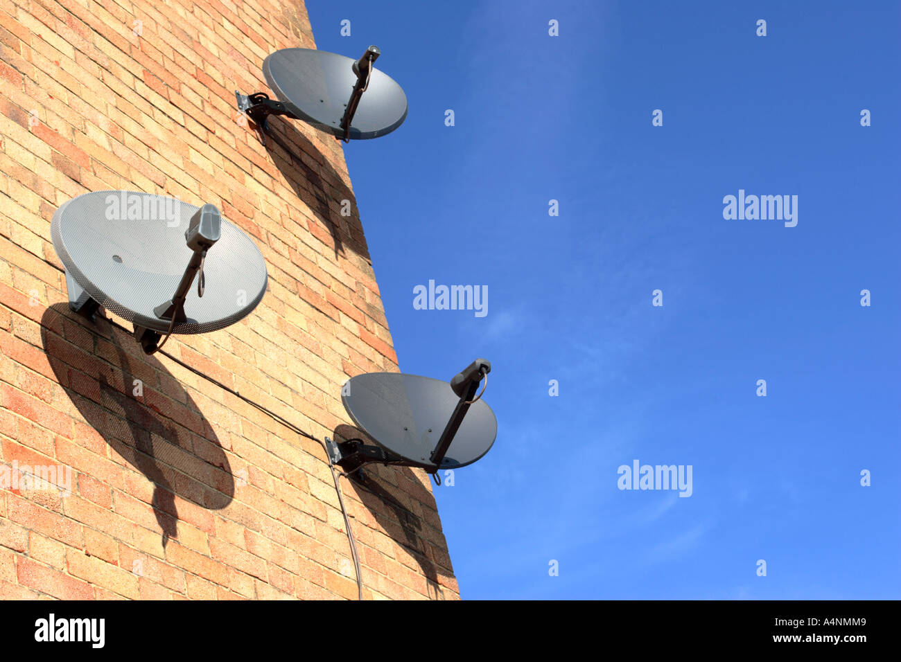 Satellite dishes hi-res stock photography and images - Alamy
