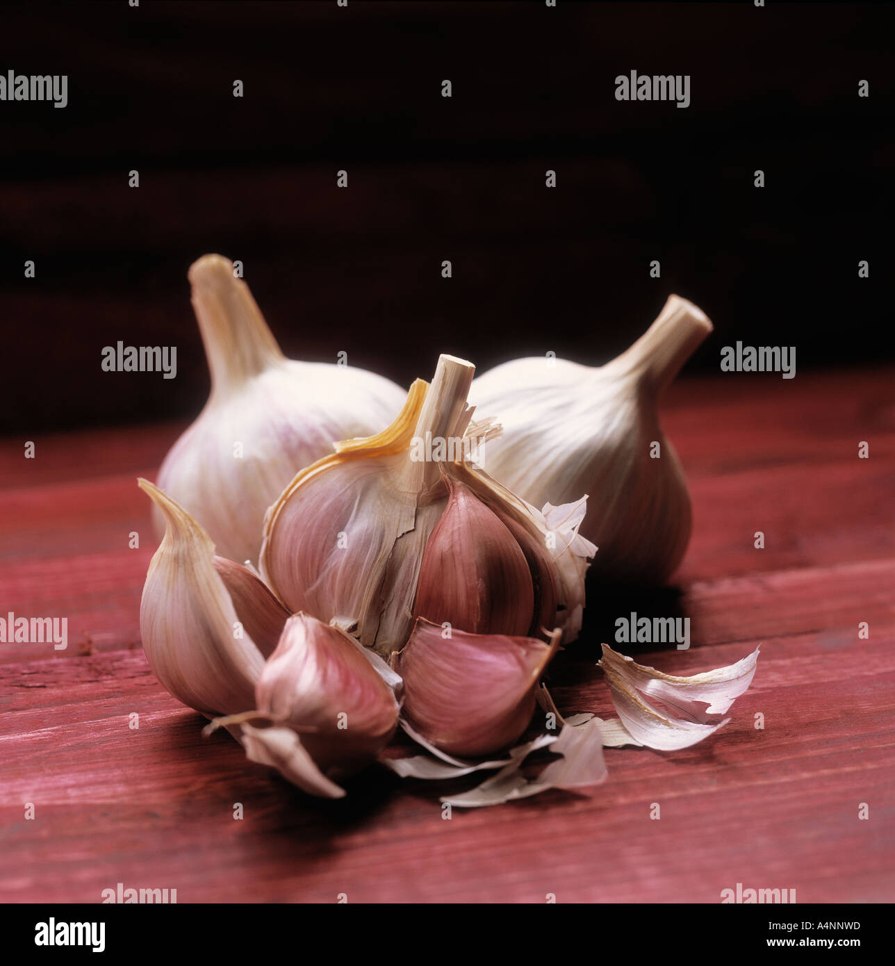 Bulb of garlic opened to reveal pink cloves Stock Photo - Alamy