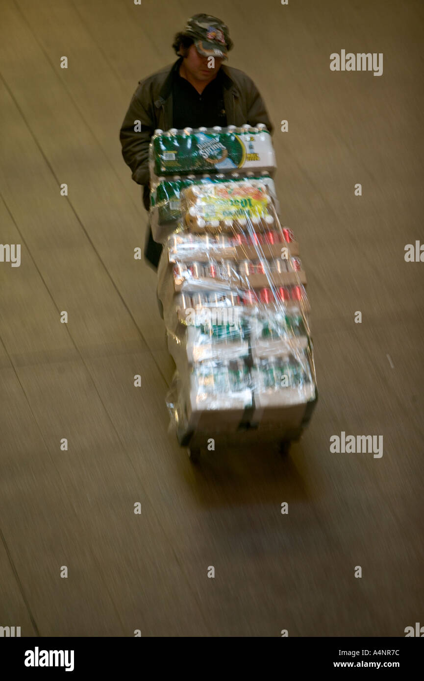 Man push cart 2005 hi-res stock photography and images - Alamy