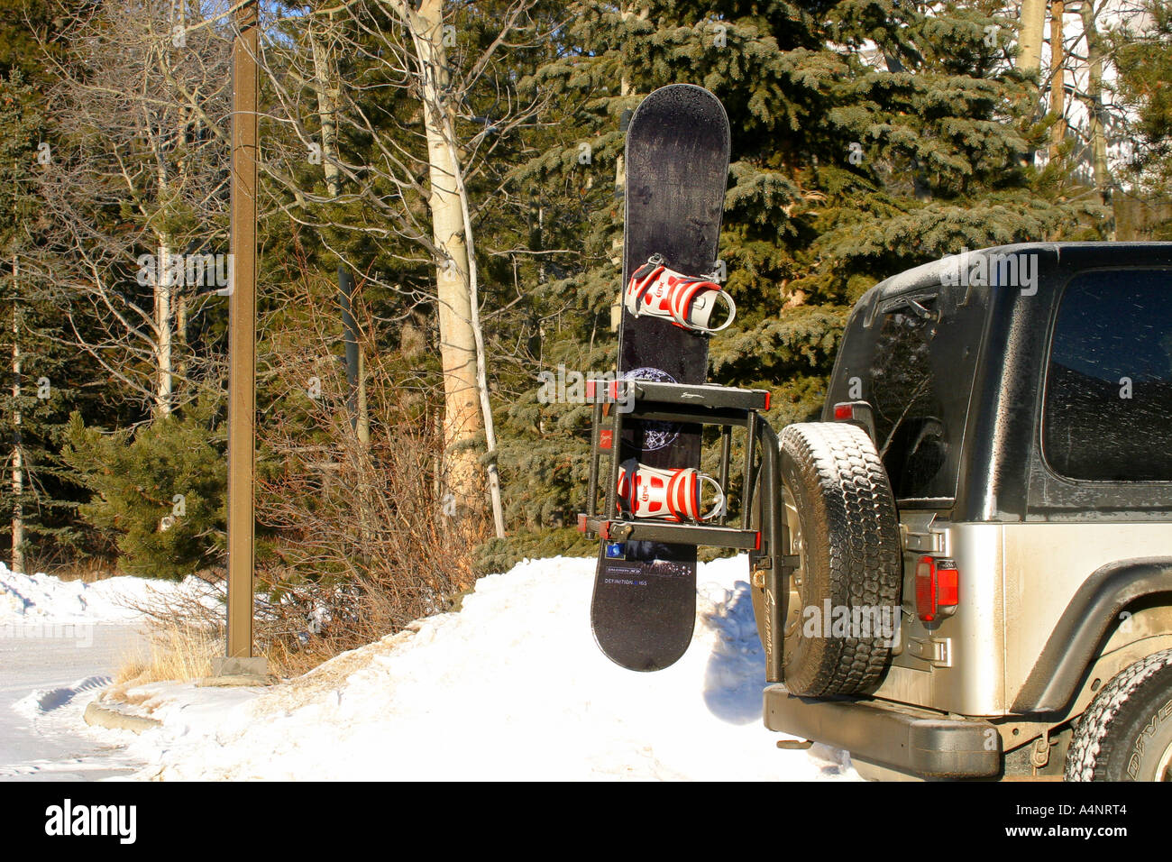 Snow board carrier on the bumper of a vehicle Stock Photo - Alamy