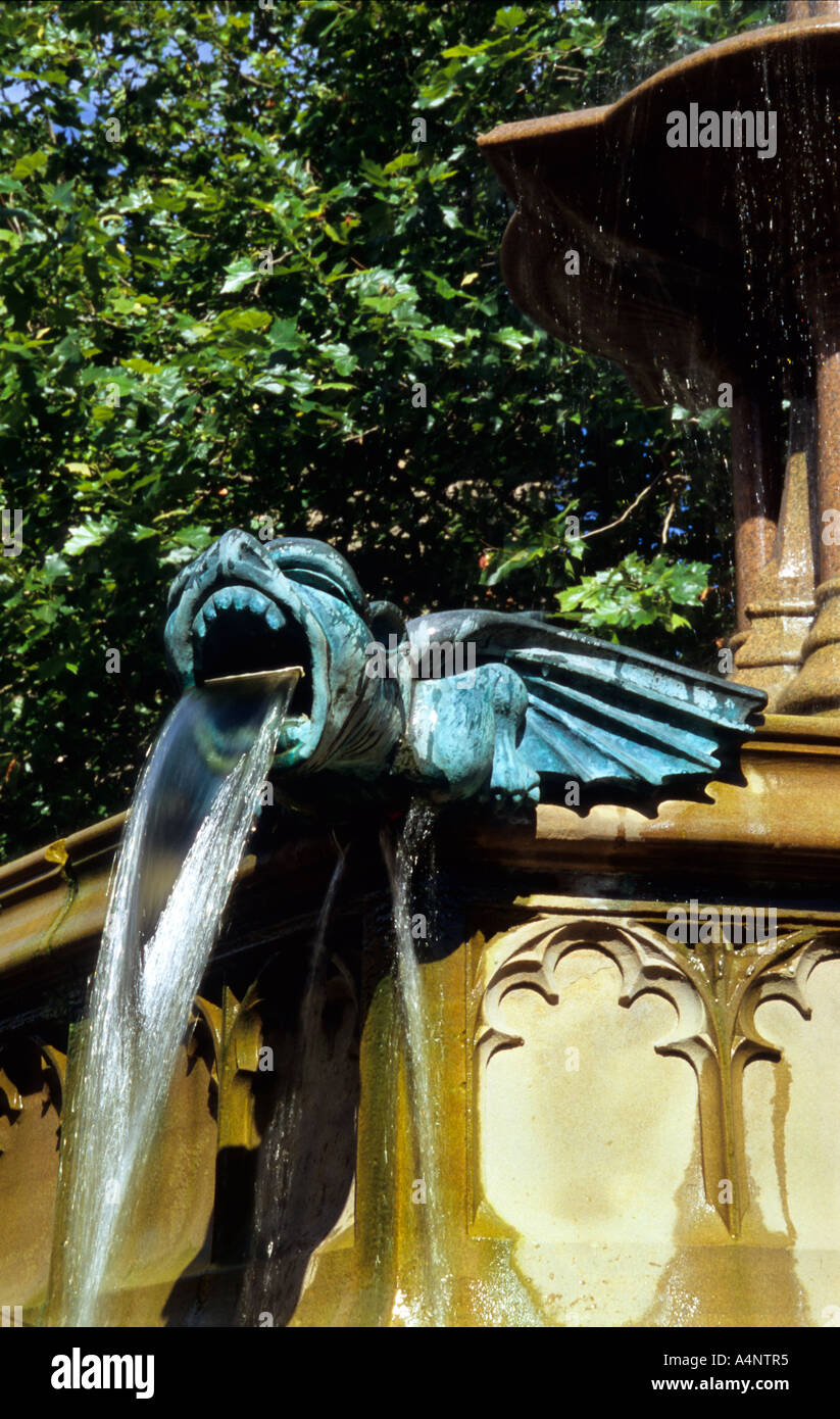 Gargoyle on victorian fountain hi-res stock photography and images - Alamy