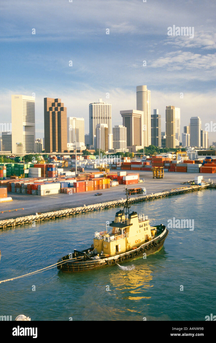 Singapore skyline containers hi-res stock photography and images - Alamy