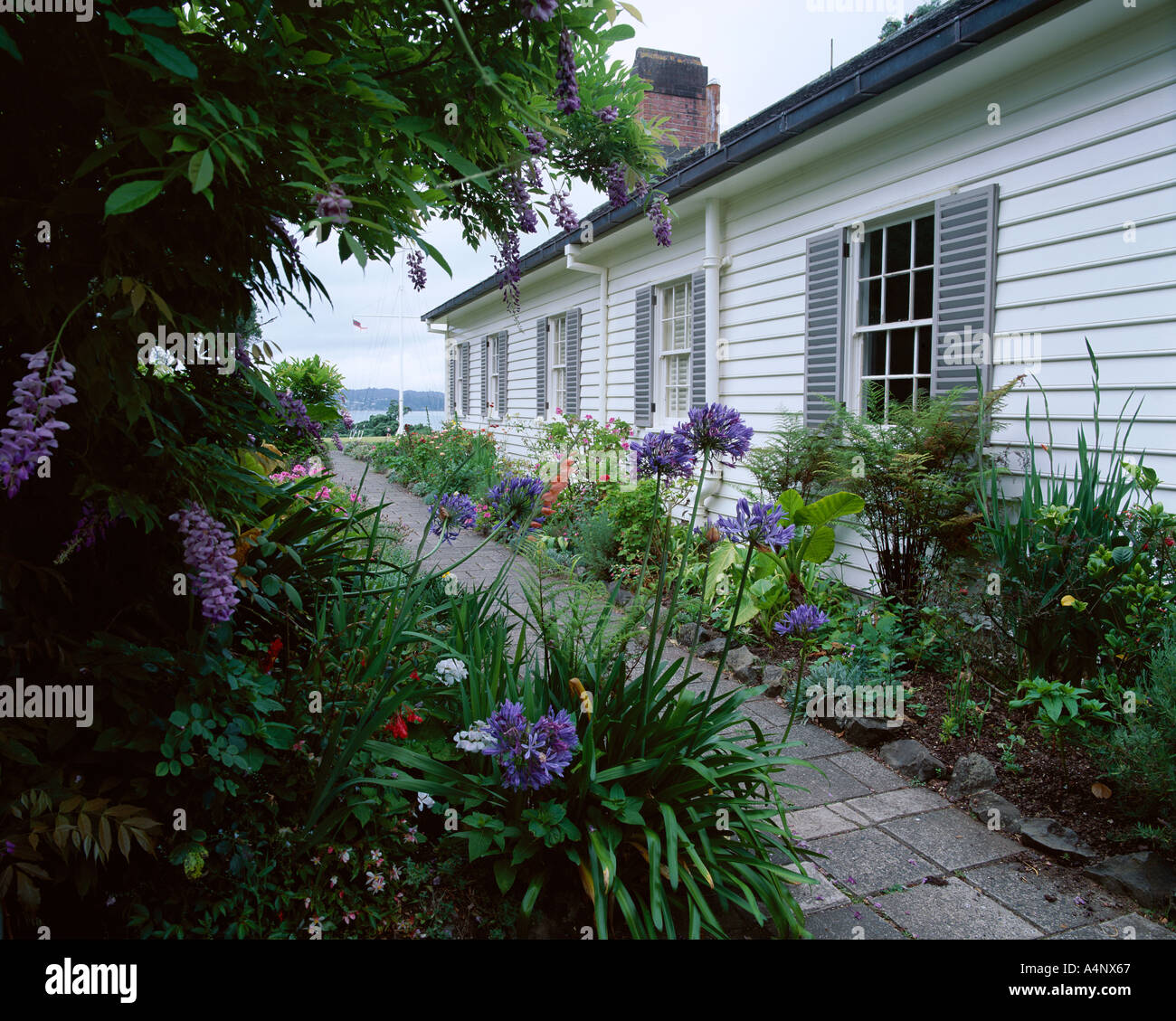 Colonial architecture and gardens The Treaty House Waitangi National ...
