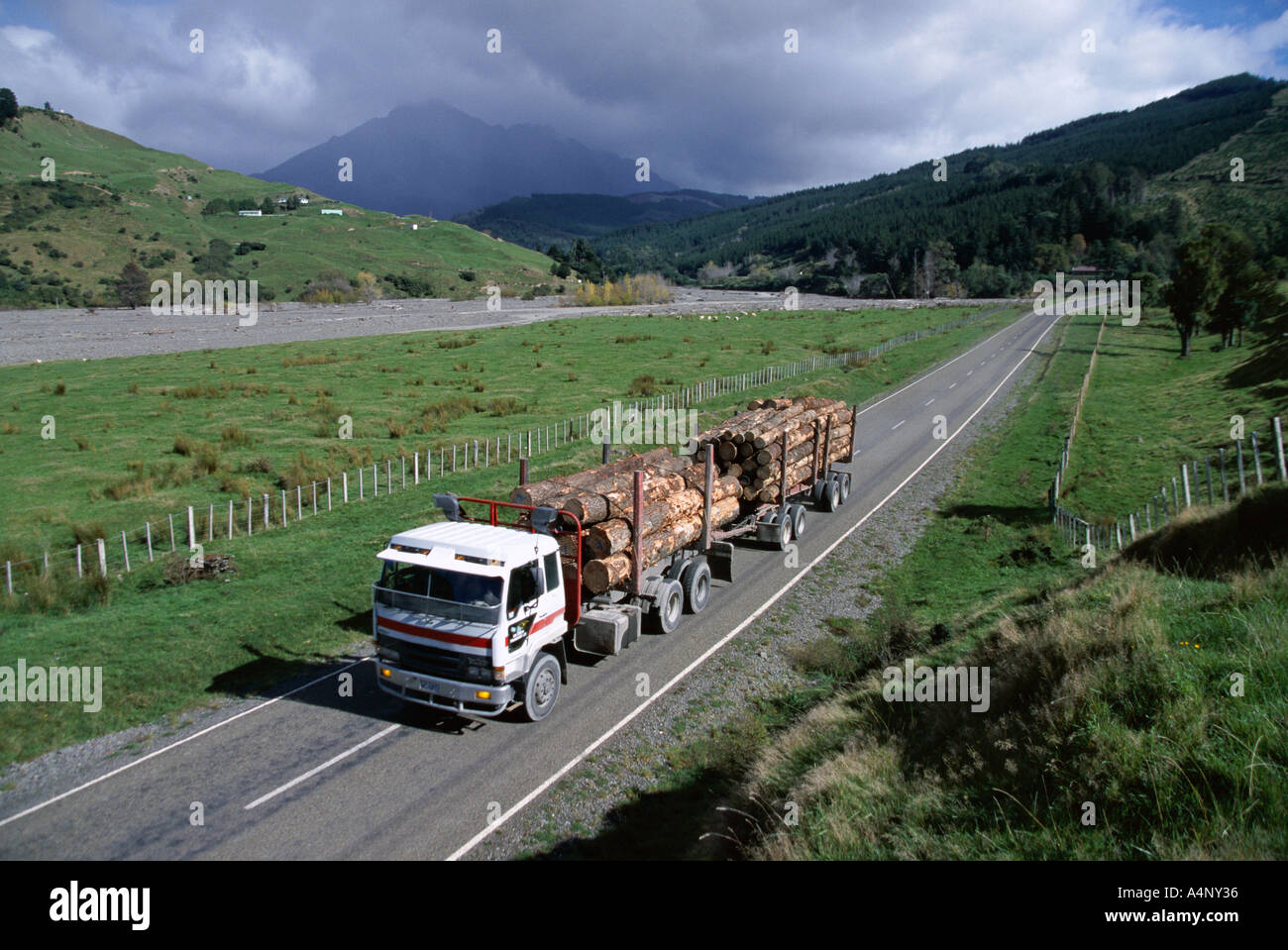 Timber logging truck pacific hi-res stock photography and images - Alamy