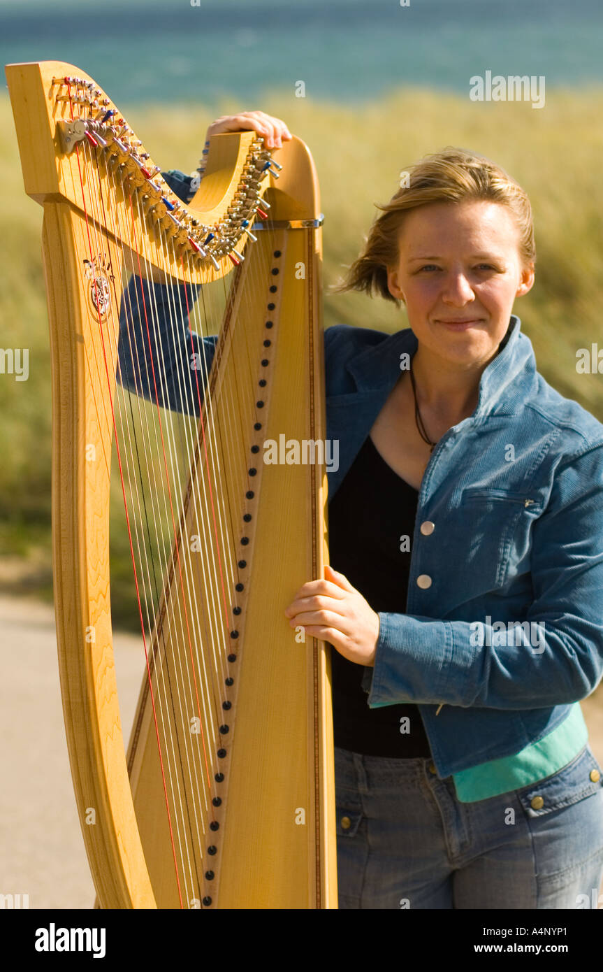 Welsh harpist hi-res stock photography and images - Alamy