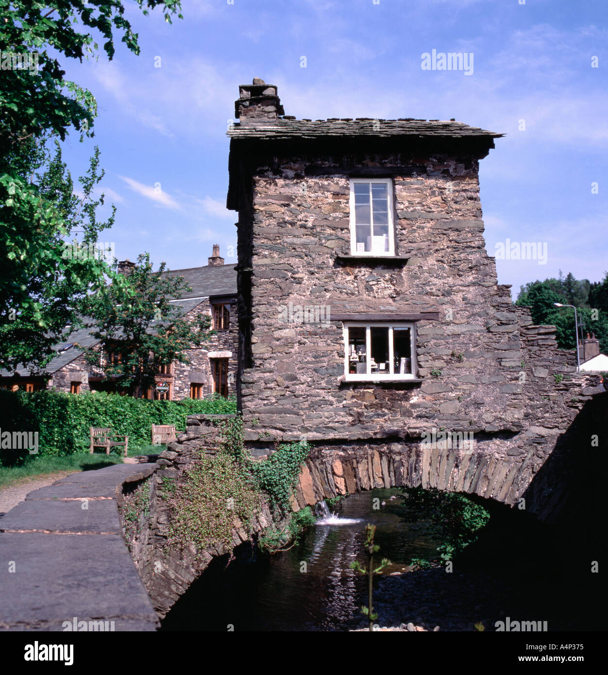 Bridge house ambleside hi-res stock photography and images - Alamy