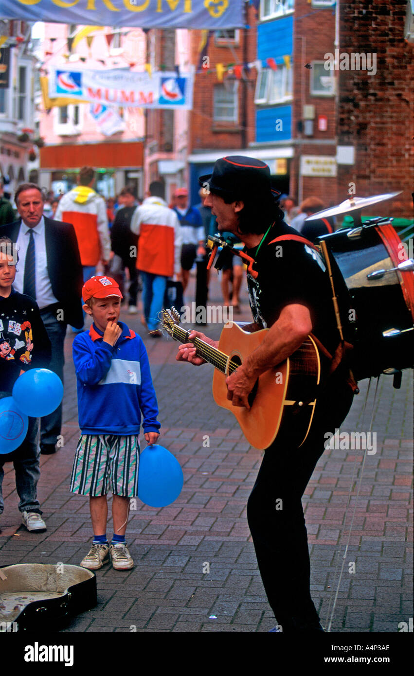 One man band hi-res stock photography and images - Alamy