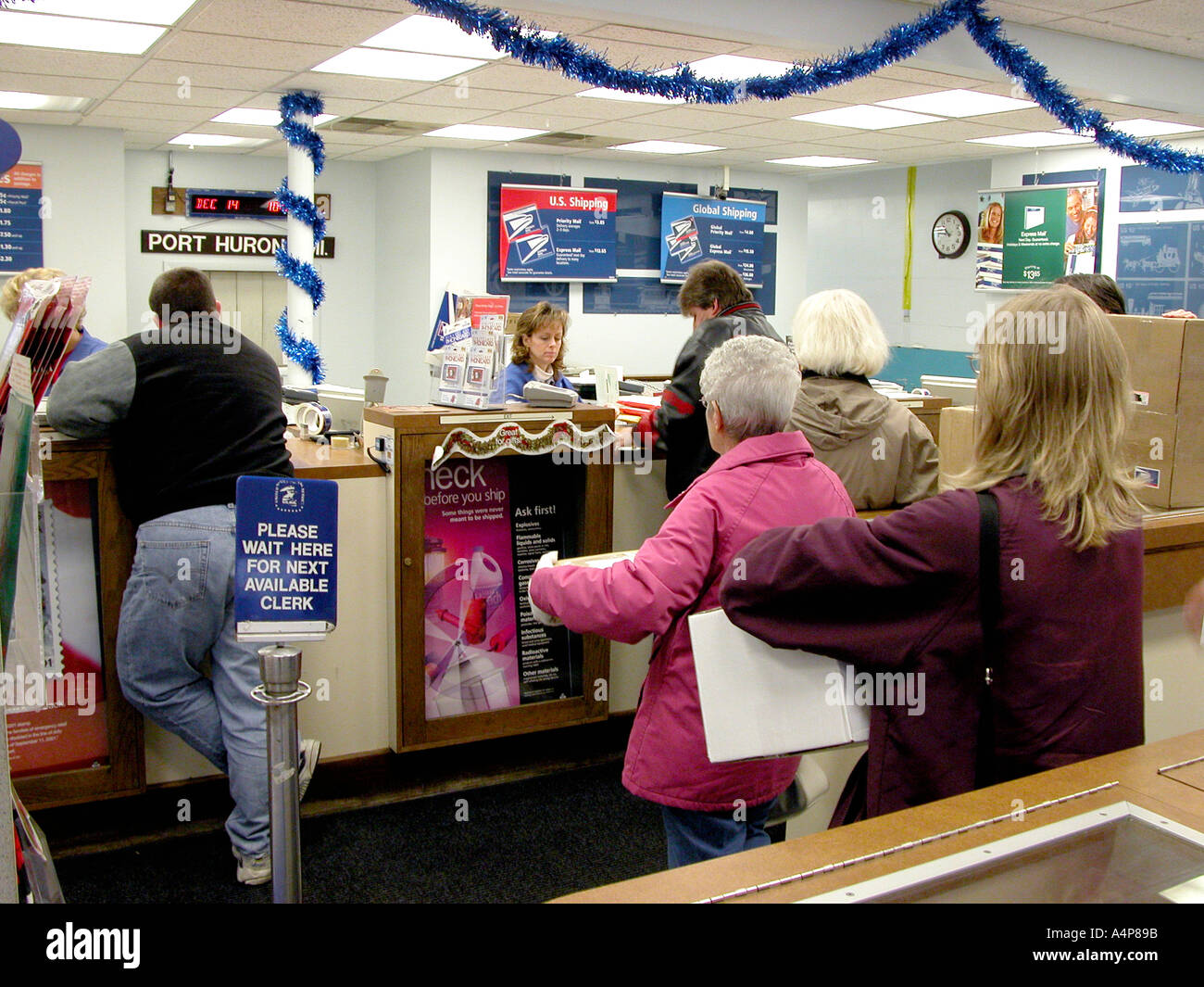 Post office christmas packages hi-res stock photography and images - Alamy