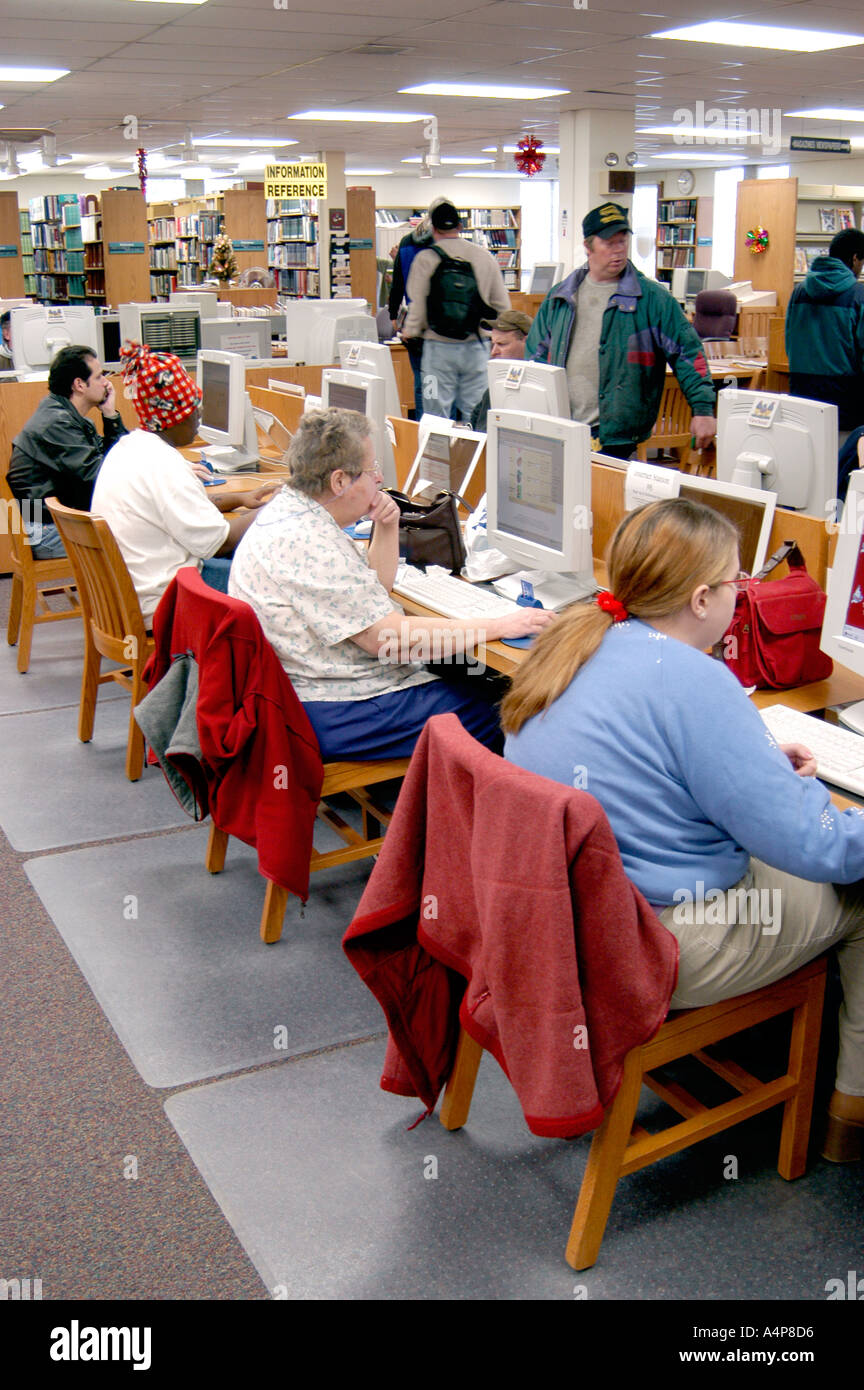 Adults surf the internet for free at a public library Stock Photo - Alamy