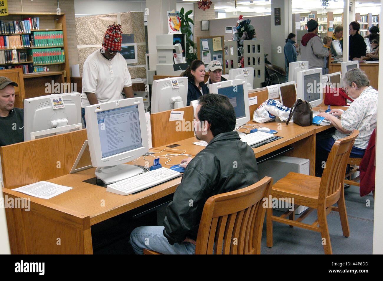 Adults surf the internet for free at a public library Stock Photo - Alamy