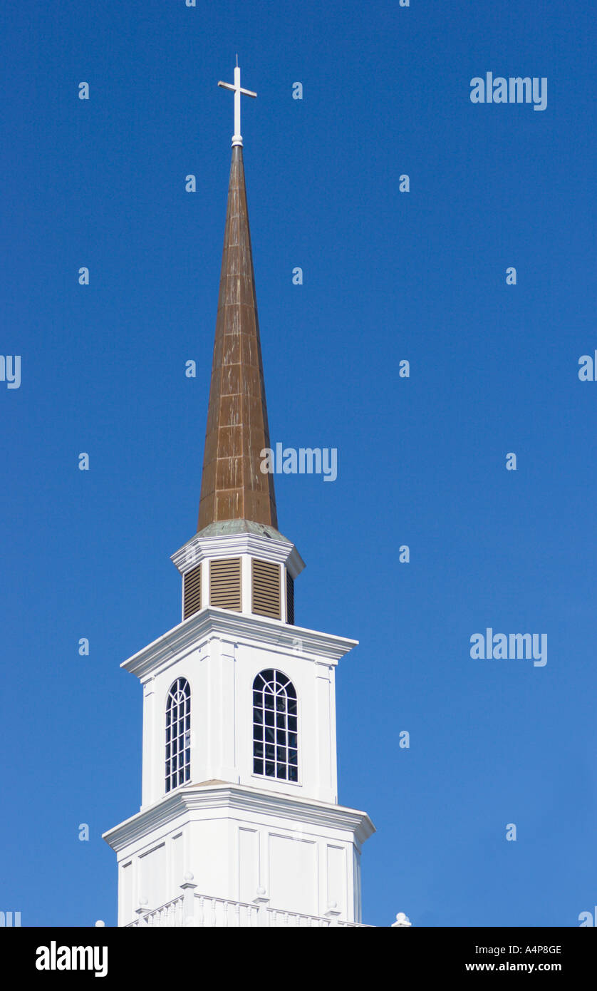 White church with steeple hi-res stock photography and images - Alamy