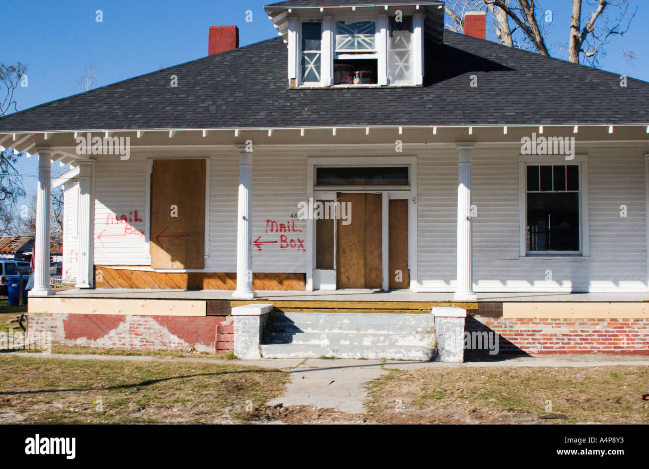 Painted instructions on house lead postman to mailbox at house standing ...
