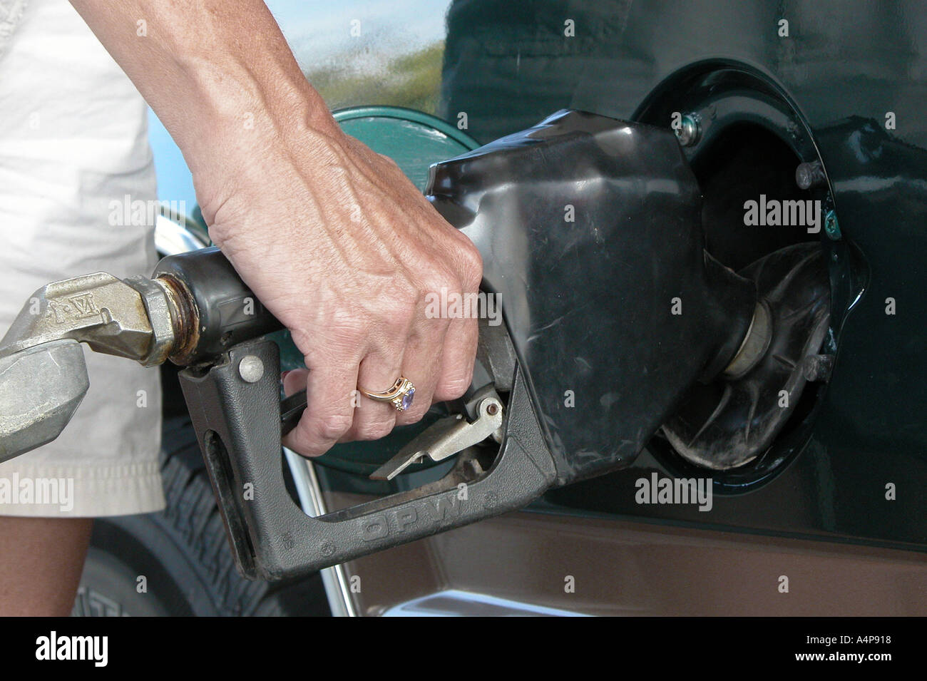 Female pumping gas hi-res stock photography and images - Alamy