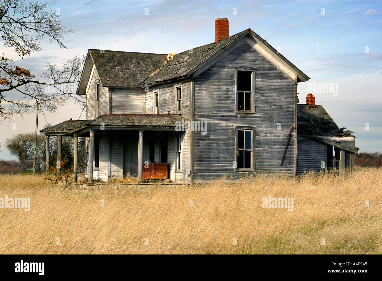 Abandoned farm house Stock Photo - Alamy