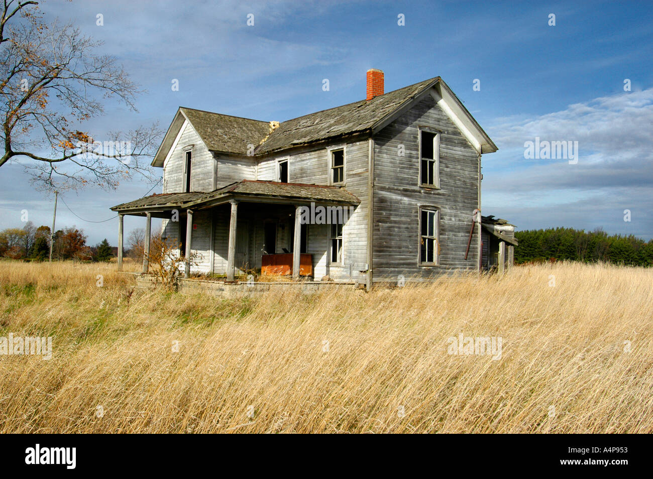 Abandoned farm house Stock Photo - Alamy