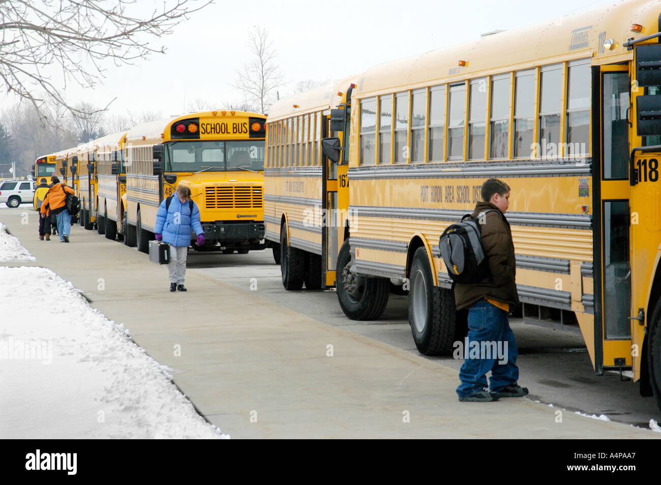 Students bus middle school hi-res stock photography and images - Alamy