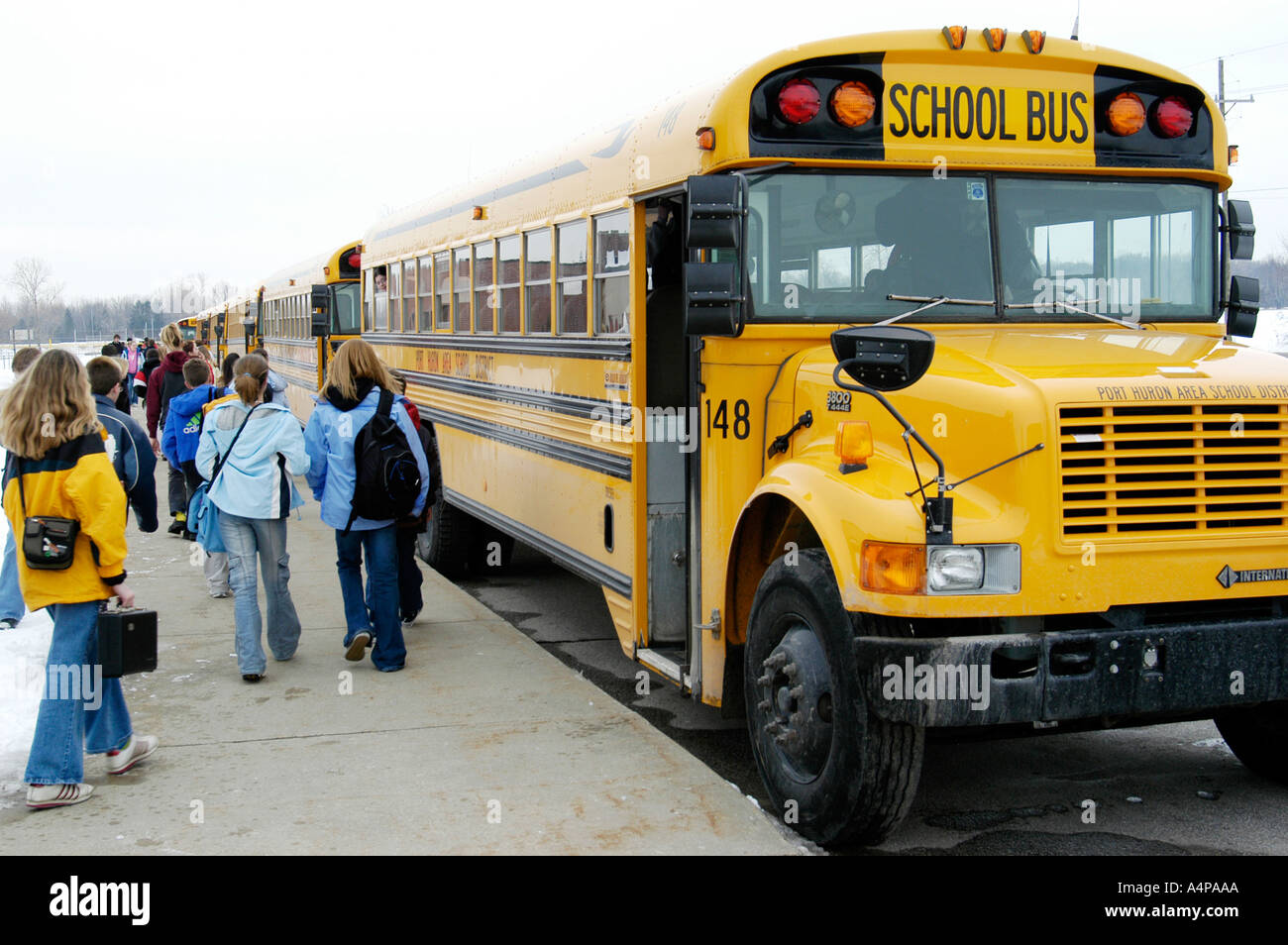 Students bus middle school hi-res stock photography and images - Alamy