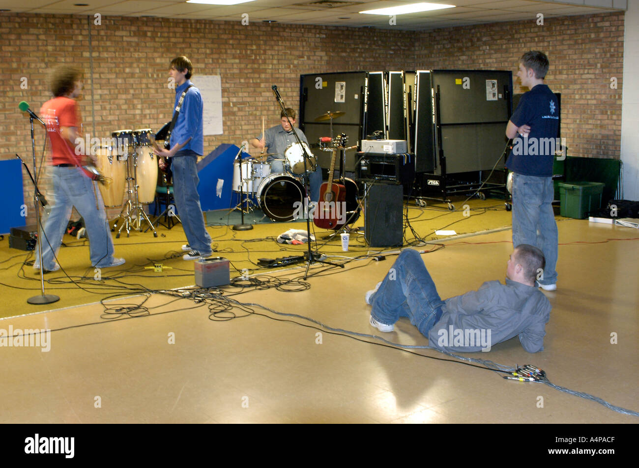 Rock band instruments hi-res stock photography and images - Alamy