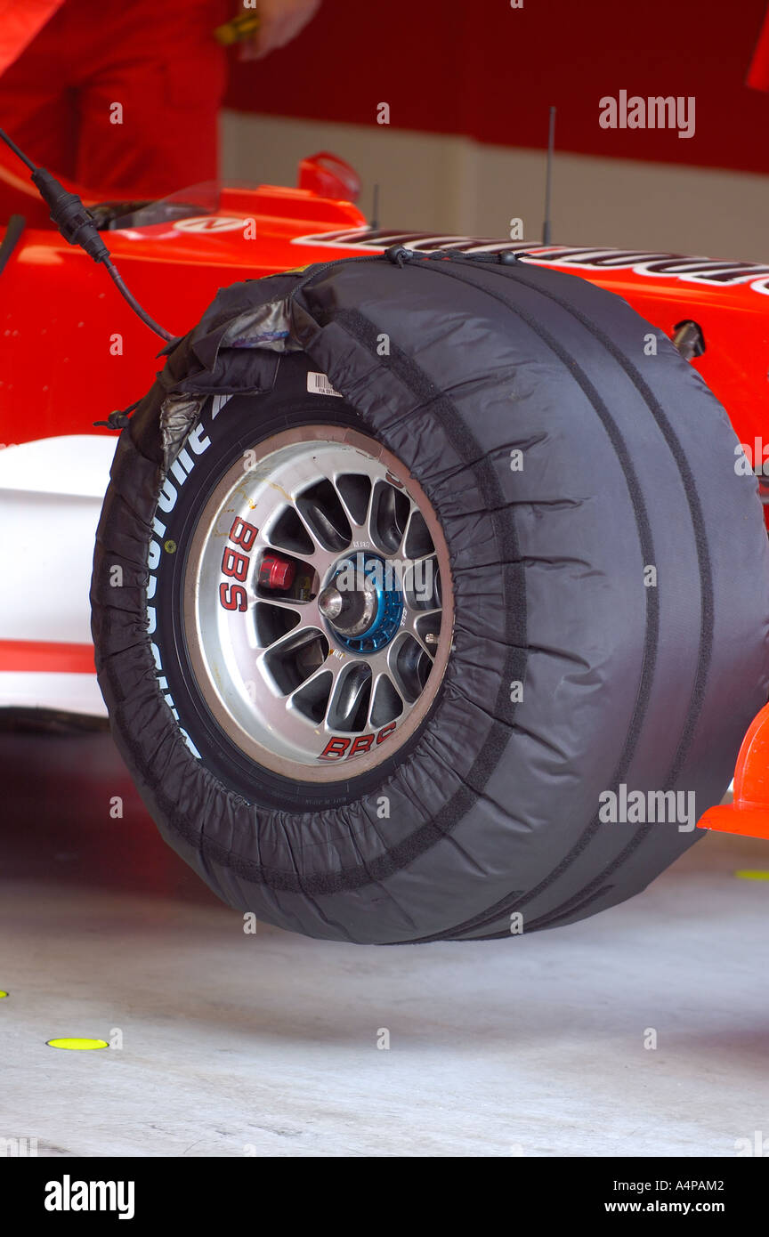 Formula 1 ferrari tire change hi-res stock photography and images - Alamy