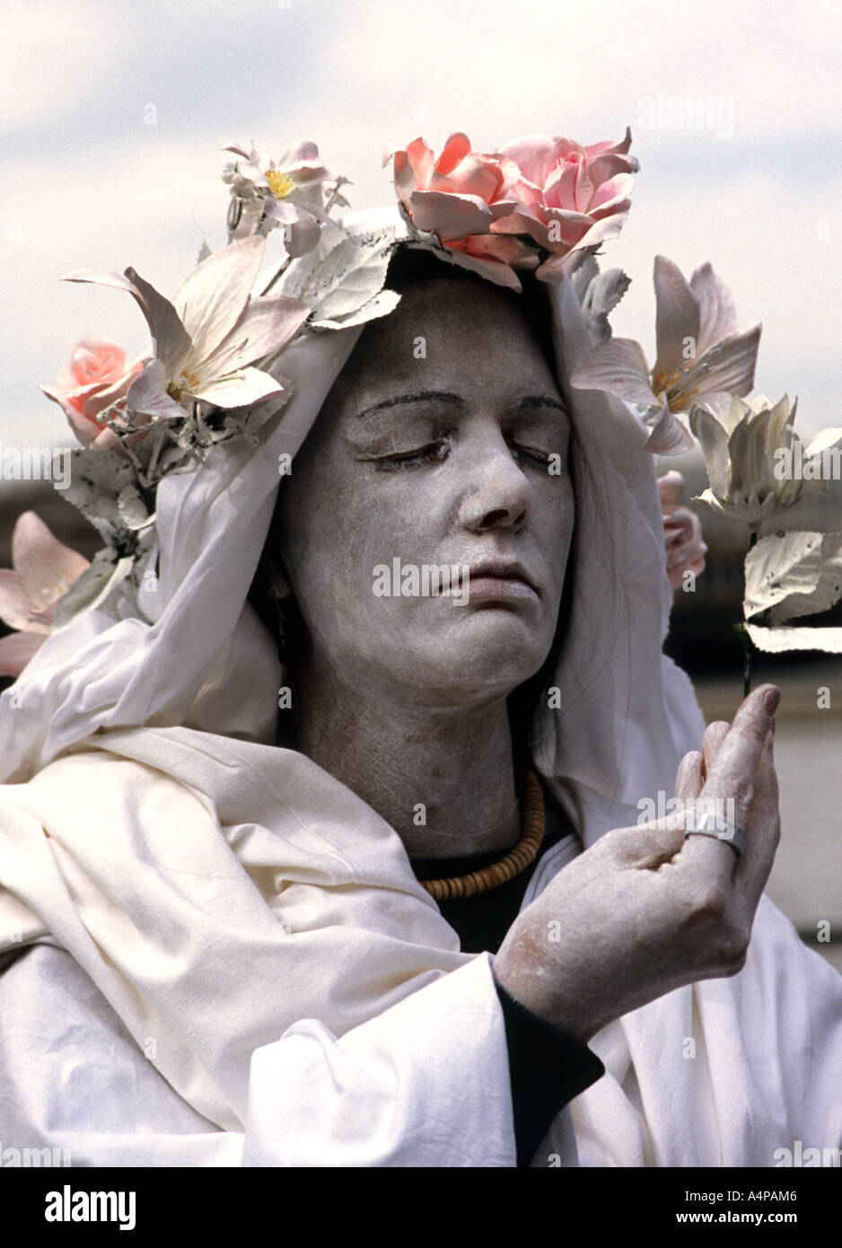 Human statue south bank london hi-res stock photography and images - Alamy