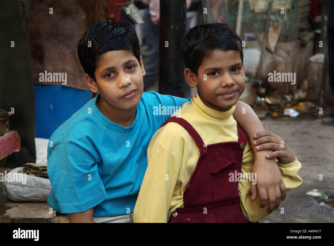 Portrait of an indian family in delhi hi-res stock photography and ...