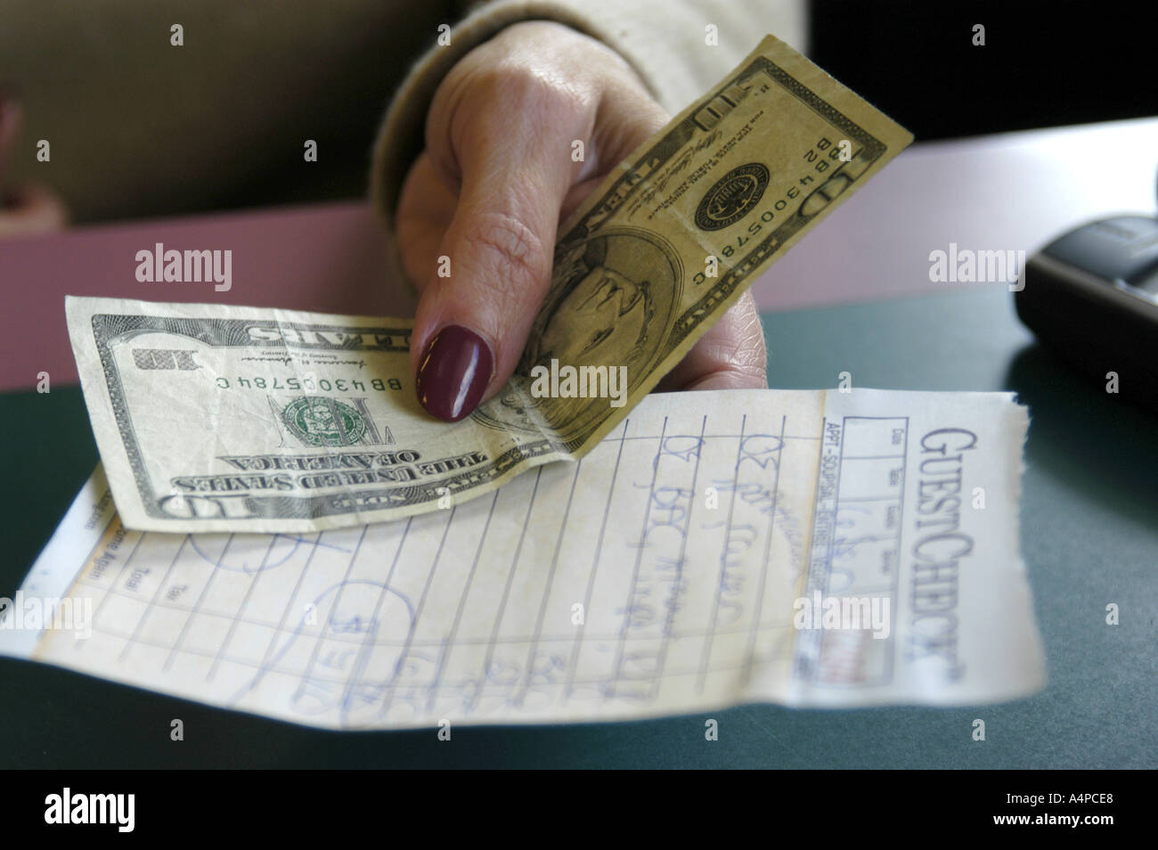 Hand holding guest check and money ready to pay bill Stock Photo - Alamy
