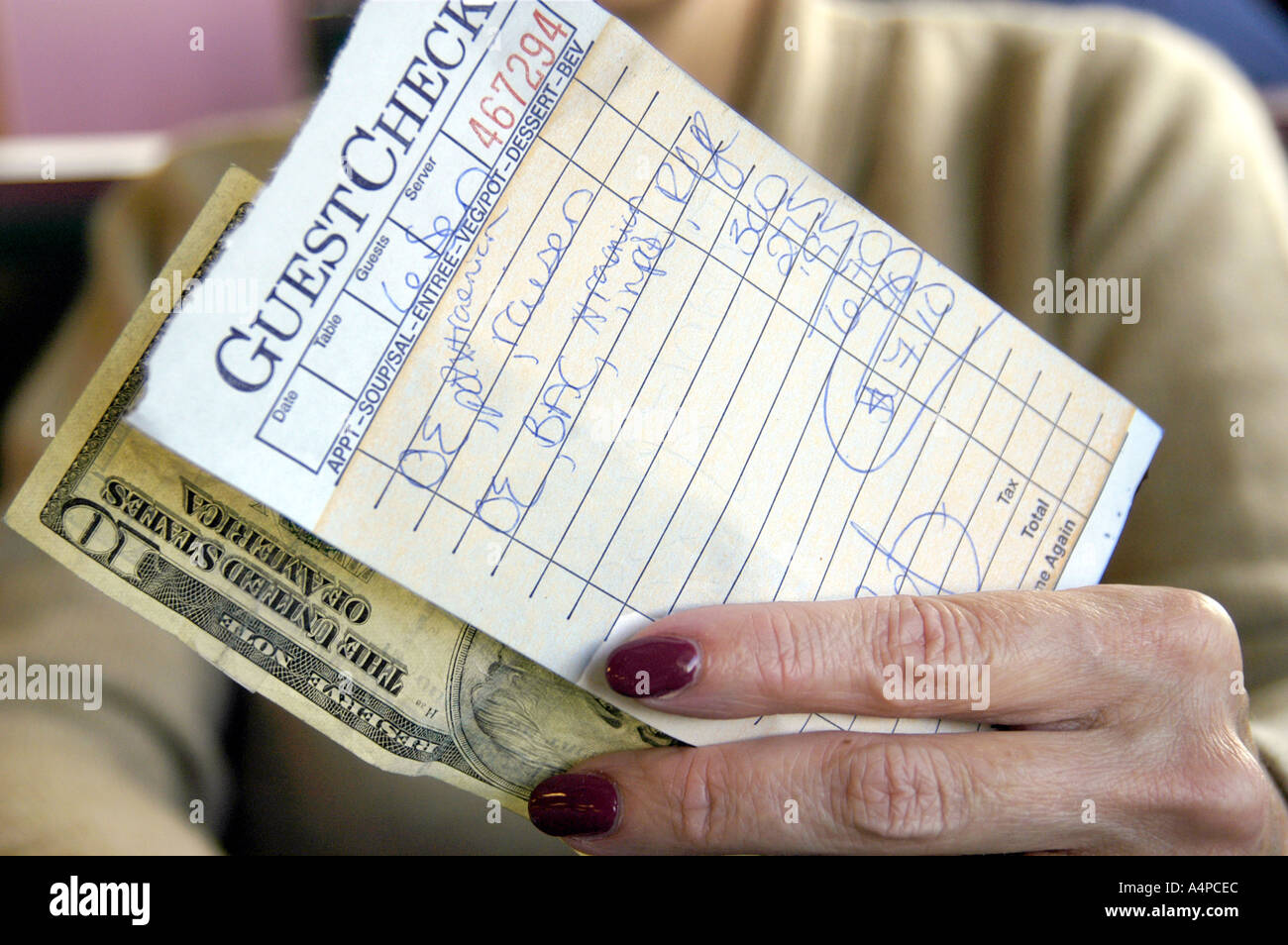Hand holding guest check and money ready to pay bill Stock Photo - Alamy