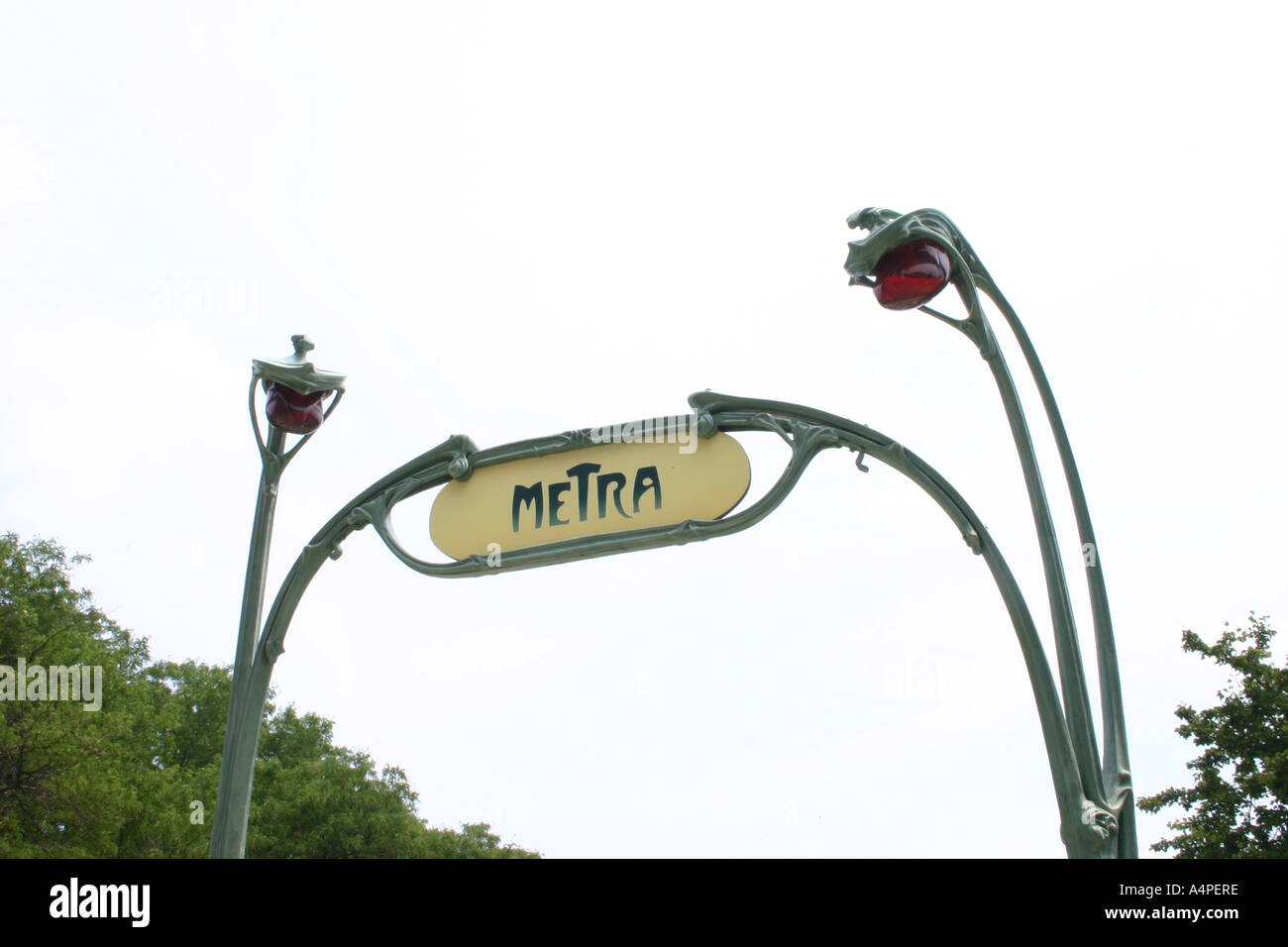 Metra sign to Chicago underground similar to Paris Metro entrance Stock ...