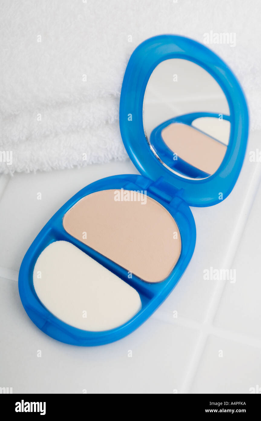 Compact sponge hi-res stock photography and images - Alamy