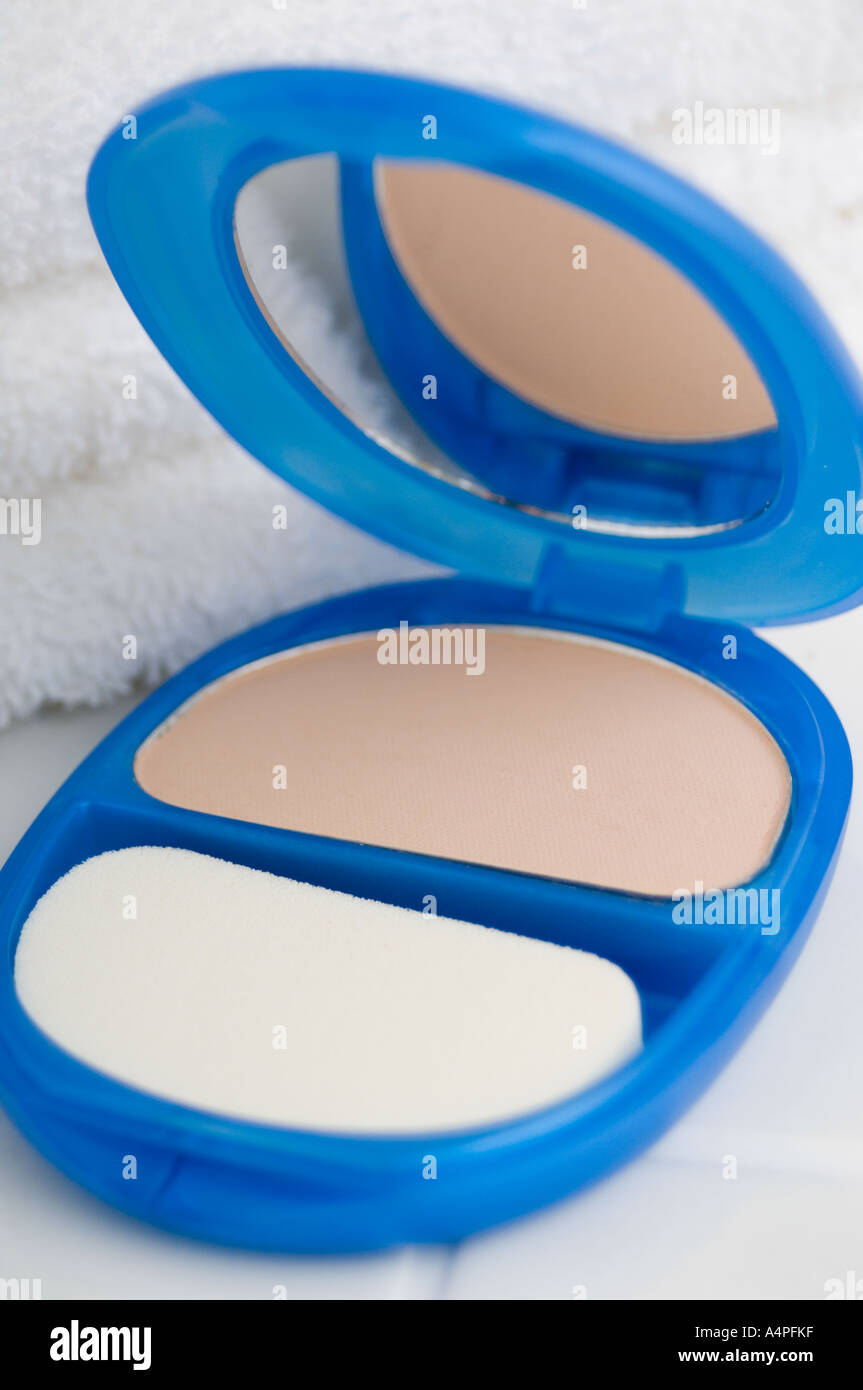 Compact sponge hi-res stock photography and images - Alamy