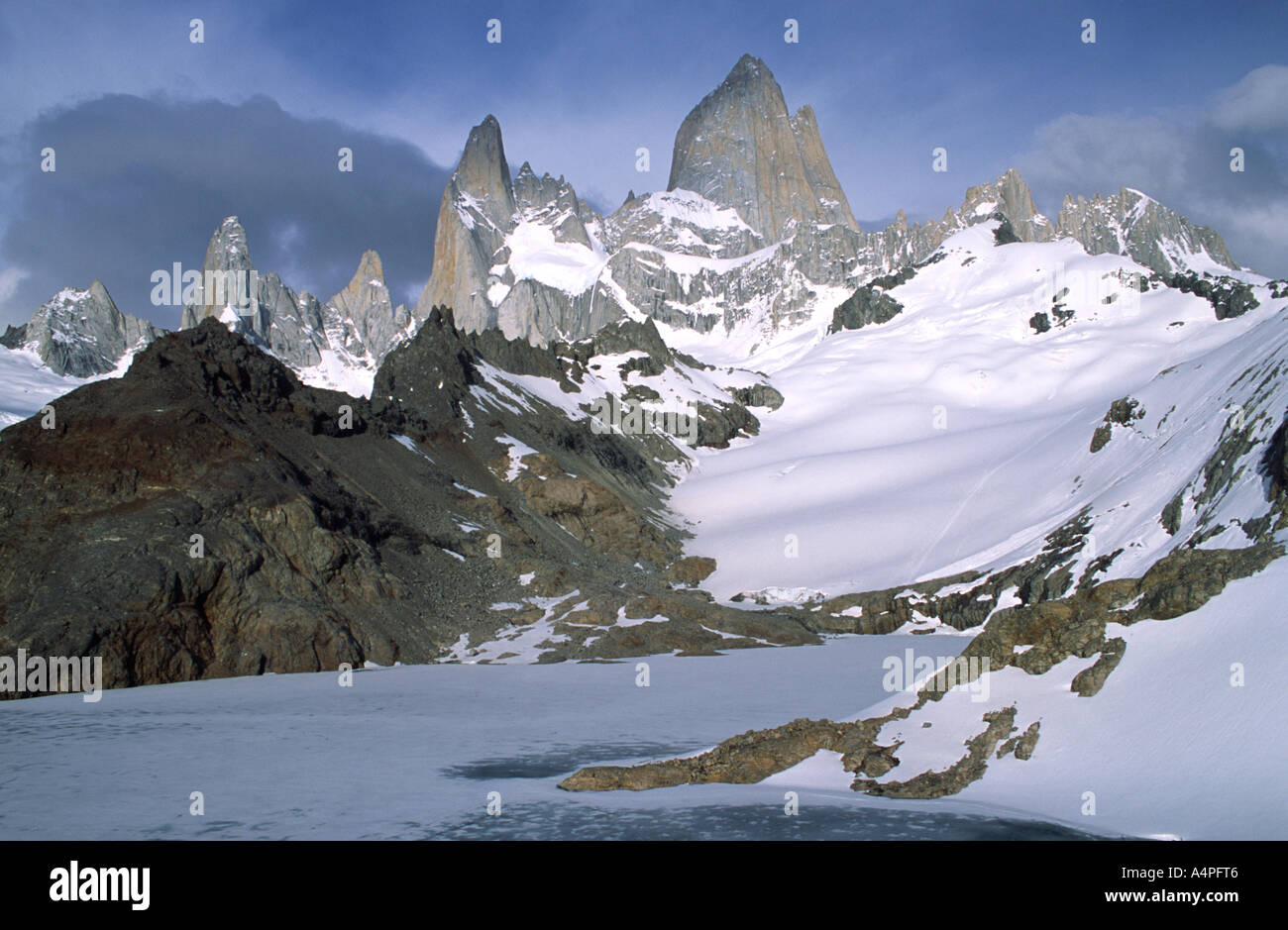 Laguna de los Tres Fitz Roy Mountain Range El Chalten Los Glaciares ...