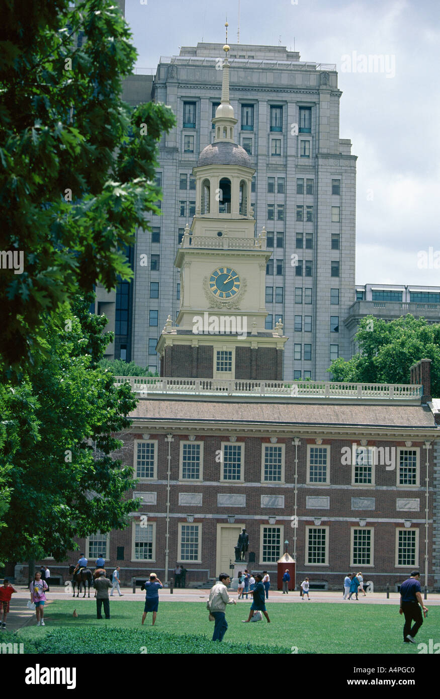 Signing declaration of independence hi-res stock photography and images ...