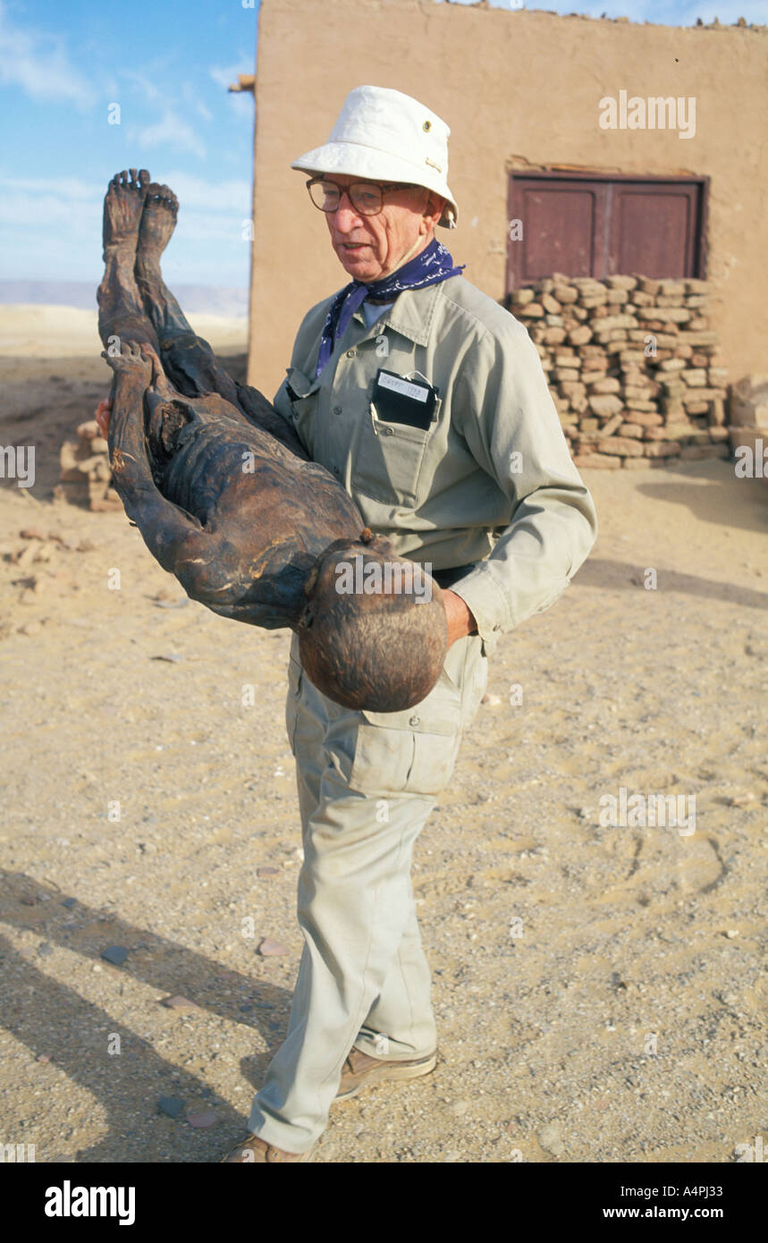 Archaeology and mummies at Dakhla Oasis, Egypt Stock Photo - Alamy