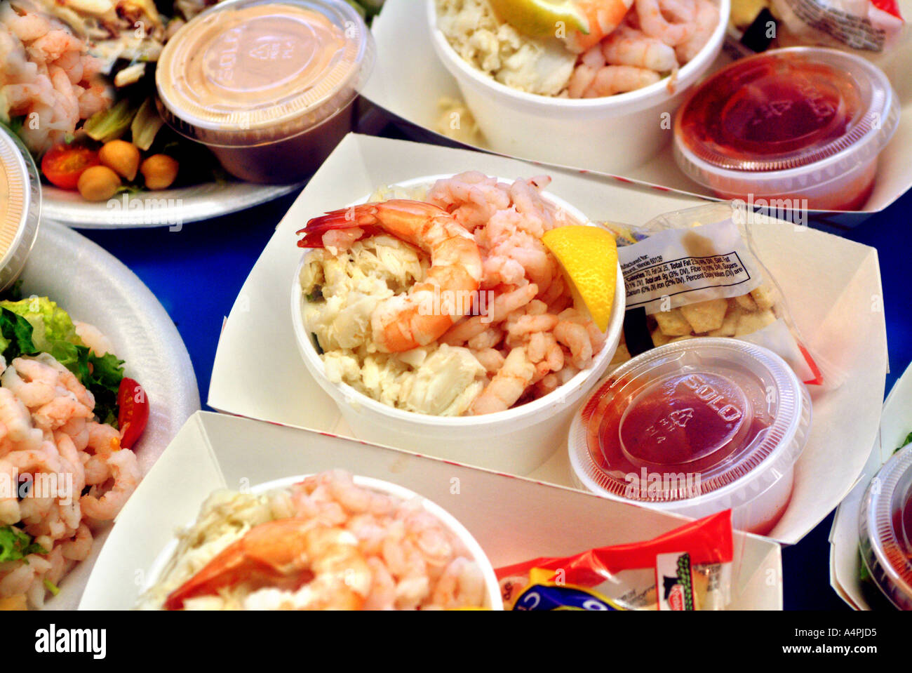 Shrimp cocktails Fast food to-go cups Stock Photo - Alamy