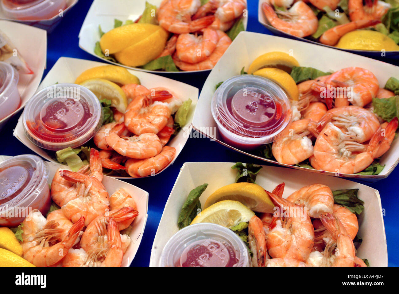 Shrimp cocktails Fast food to-go cups Stock Photo - Alamy