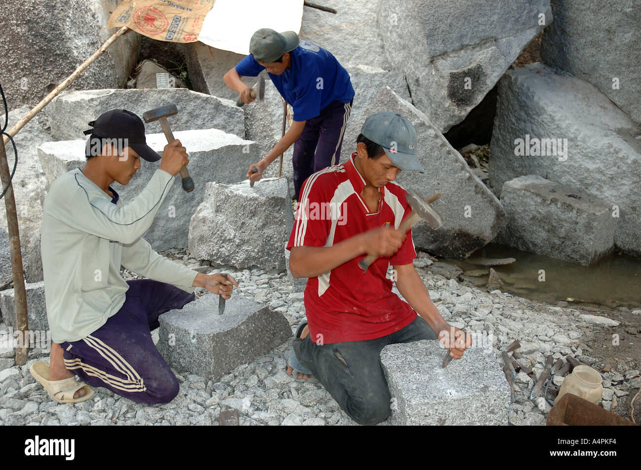 Workers breaking rock hi-res stock photography and images - Alamy