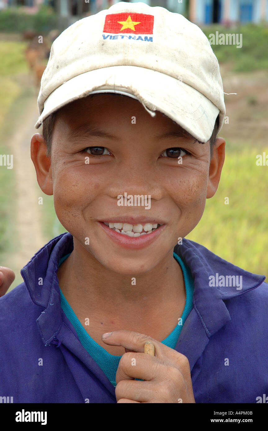 Vietnamese boy smiling headshot hi-res stock photography and images - Alamy