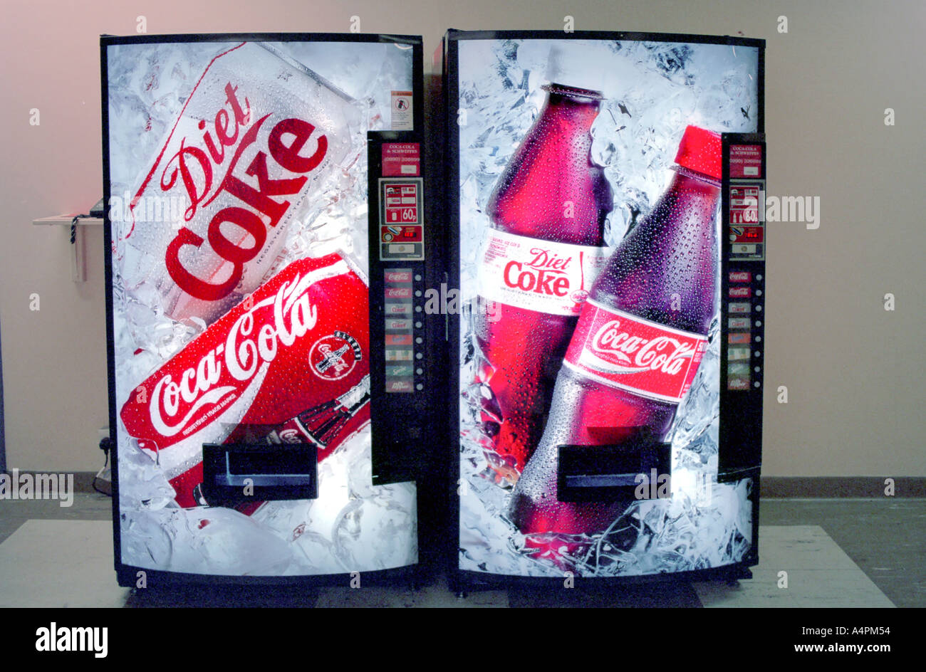 Refrigerated Vending Machine Stock Photos & Refrigerated Vending ...
