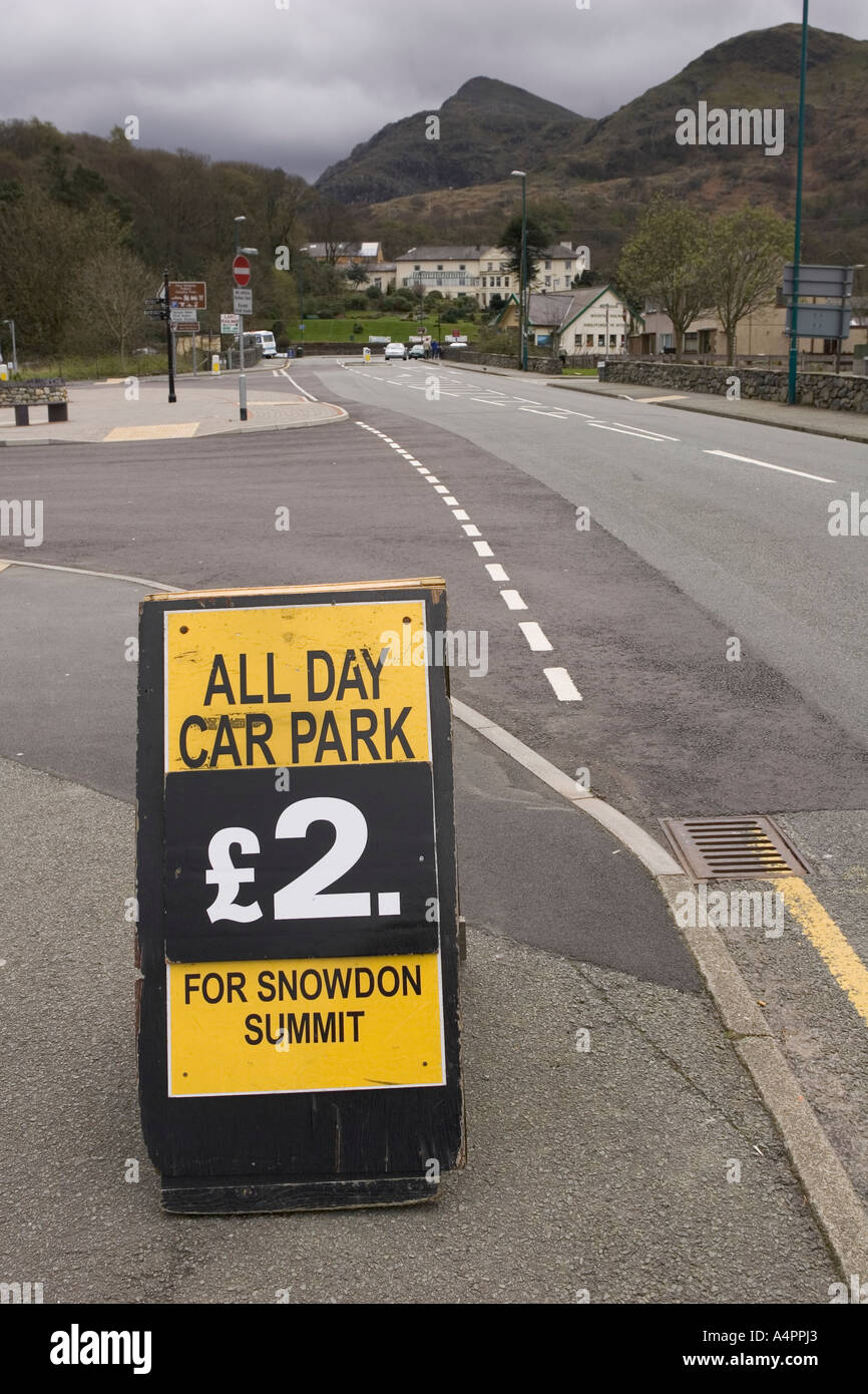 Close up of a sign board on the road Stock Photo - Alamy