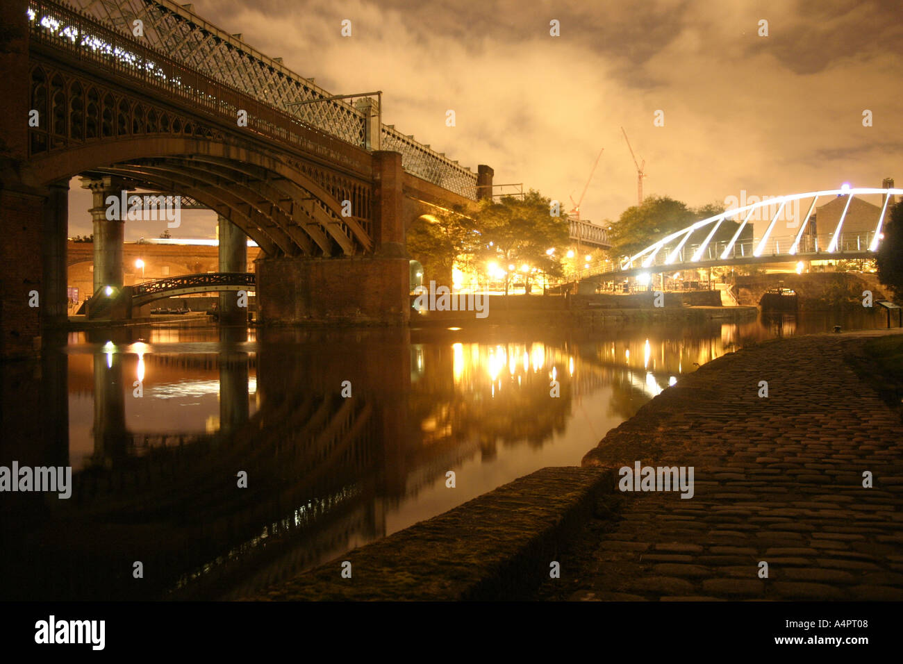 Manchester victorian rail bridge hi-res stock photography and images ...