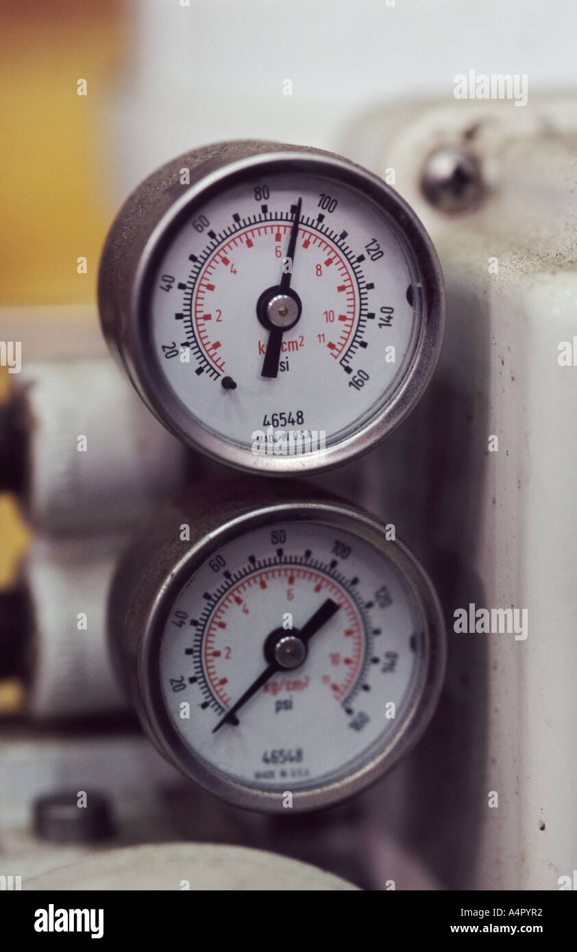 Barometer gauges hi-res stock photography and images - Alamy