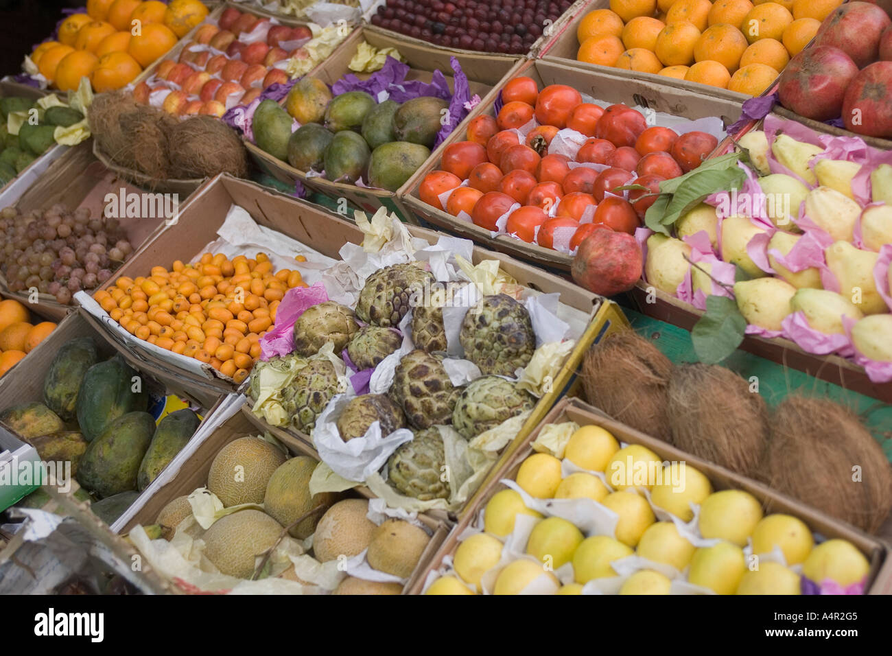 Close up of fruits in a fruit stall Stock Photo - Alamy