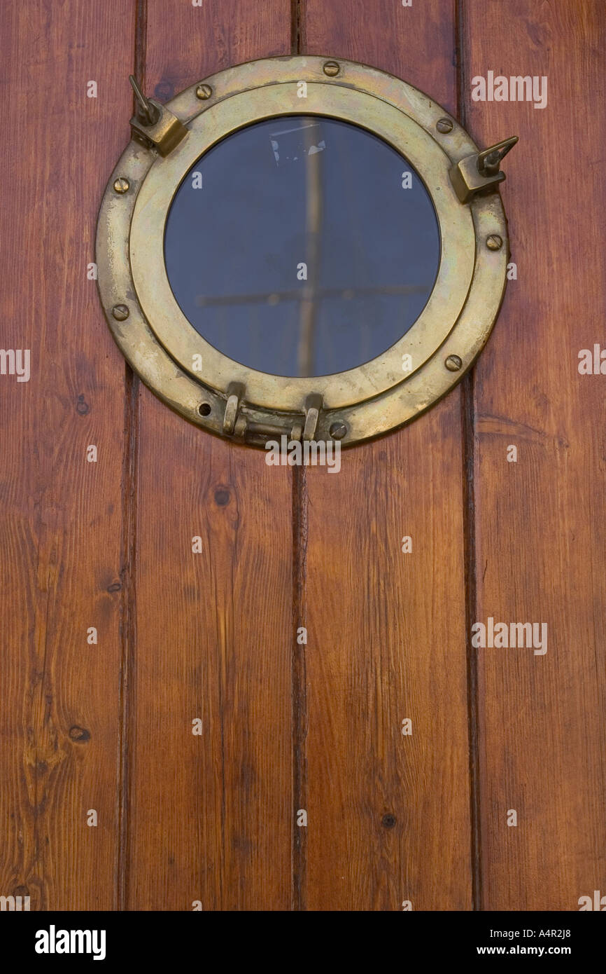 Circle window door hi-res stock photography and images - Alamy