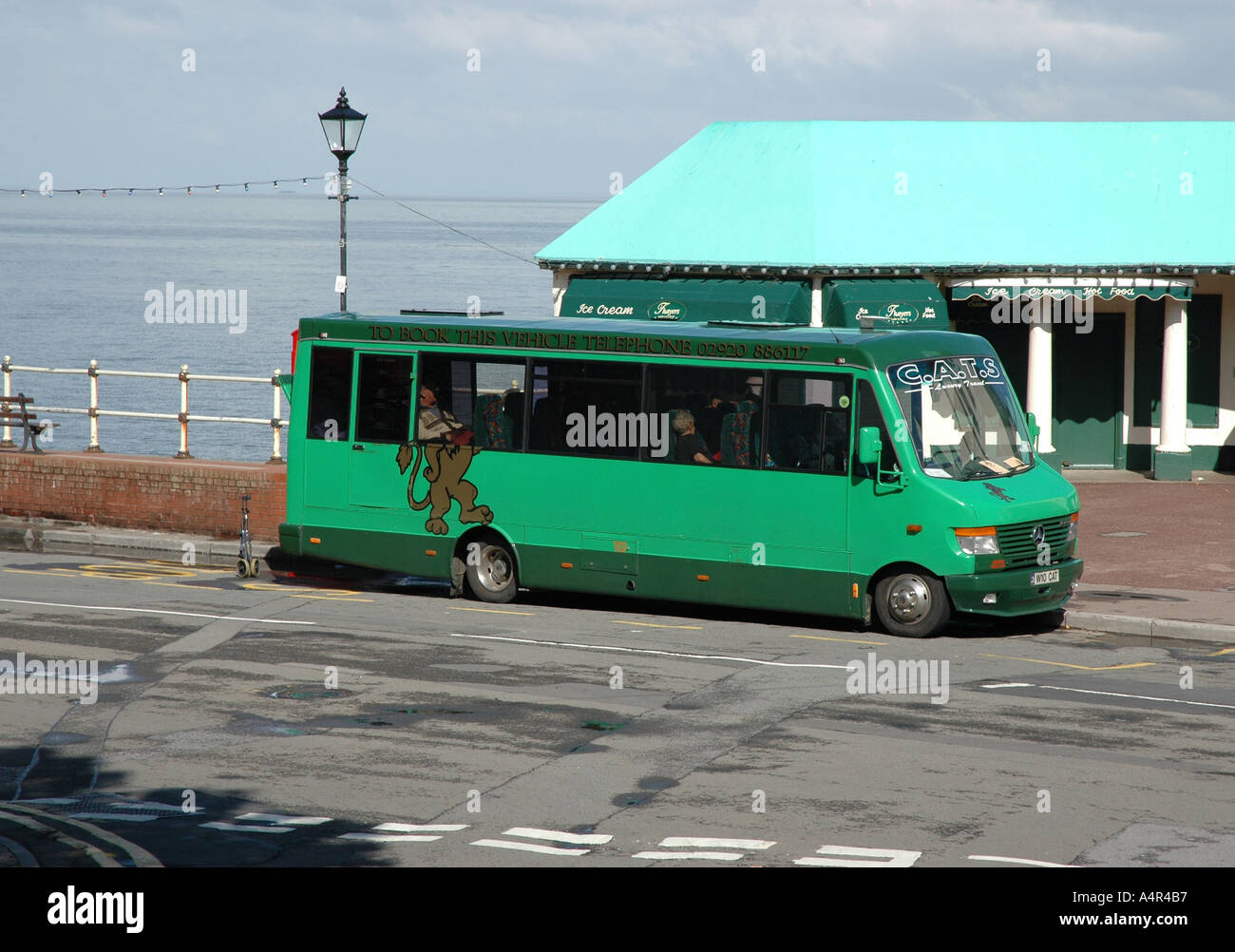 Bus stop on the seaside hi-res stock photography and images - Alamy