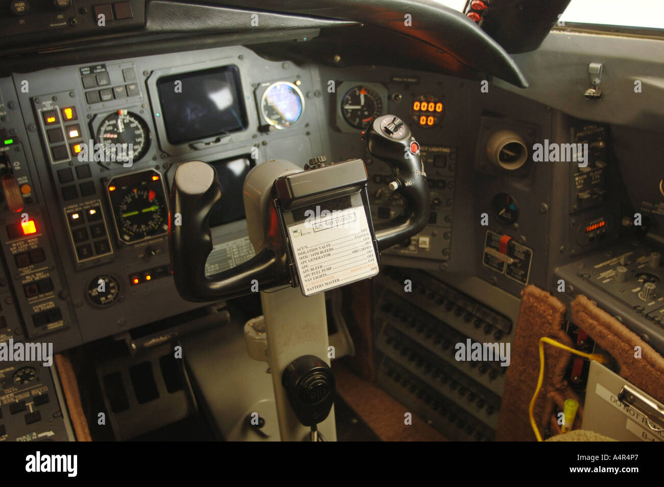 airplane empty cockpit Stock Photo - Alamy
