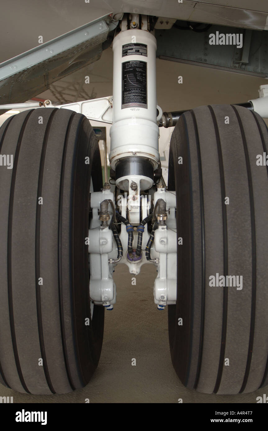 landing gear of an airplane Stock Photo - Alamy